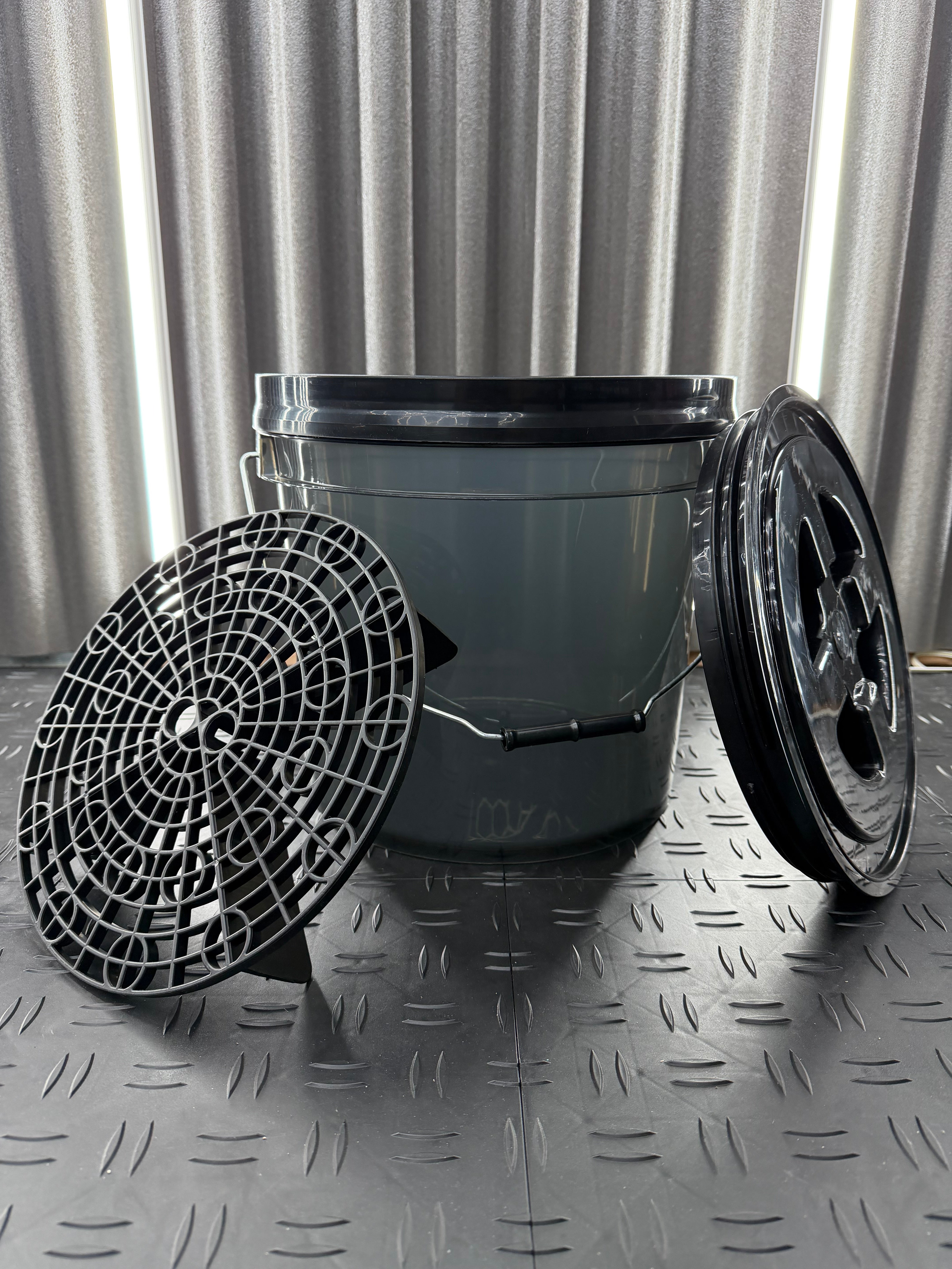 Bucket Kit – 3.5 Gallon with Dirt Catcher & Gamma Seal Lid – DTLR Supply